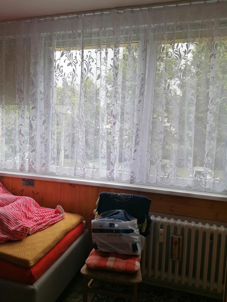 Bílá a kvalitni záclona 