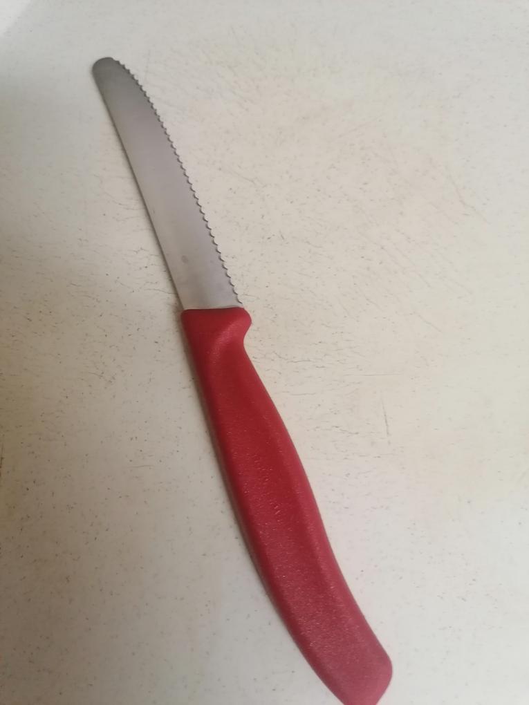 Nejlepší nůž, ostrý, krásně řeže. 